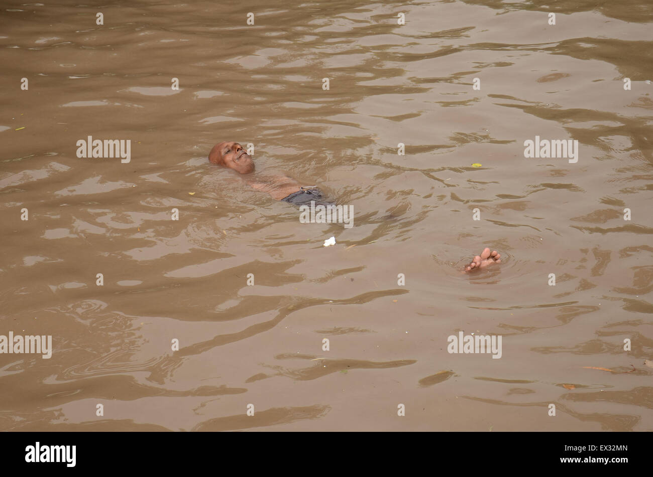 Lahore, Pakistan. 05th July, 2015. A large number of Pakistani people ...