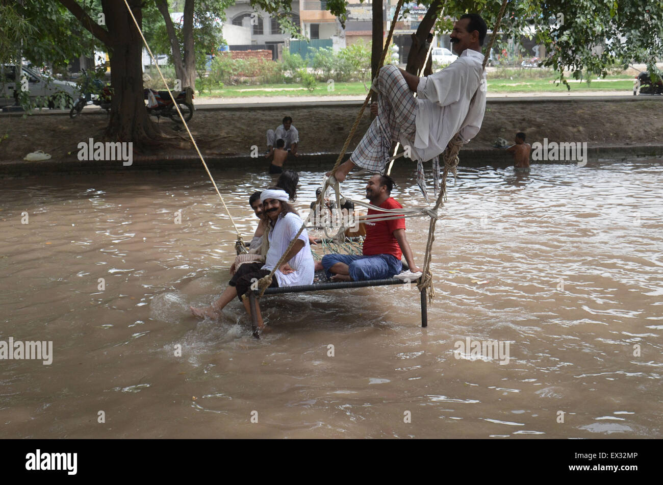 Canal lahore hi-res stock photography and images - Alamy