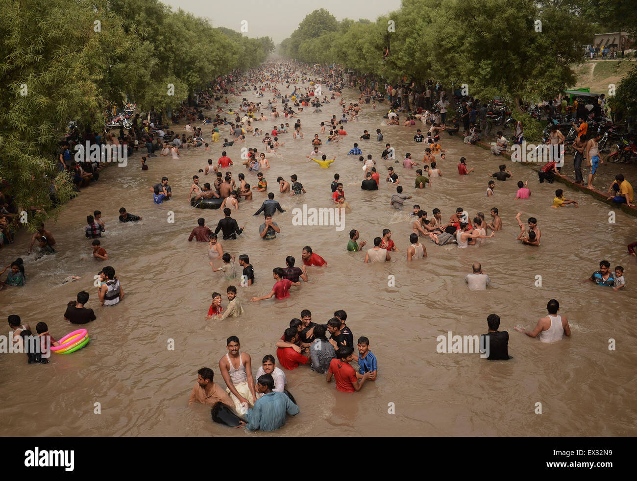 Canal lahore hi-res stock photography and images - Alamy