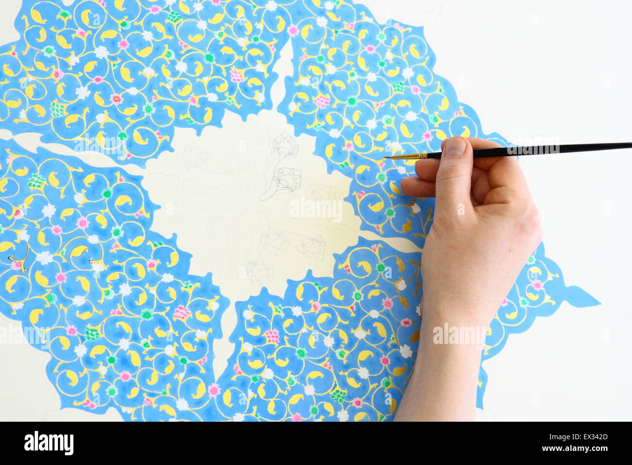 Making gilding with Ottoman islamic figures Stock Photo - Alamy