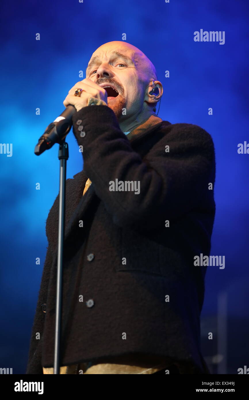 James band tim booth hi-res stock photography and images - Alamy