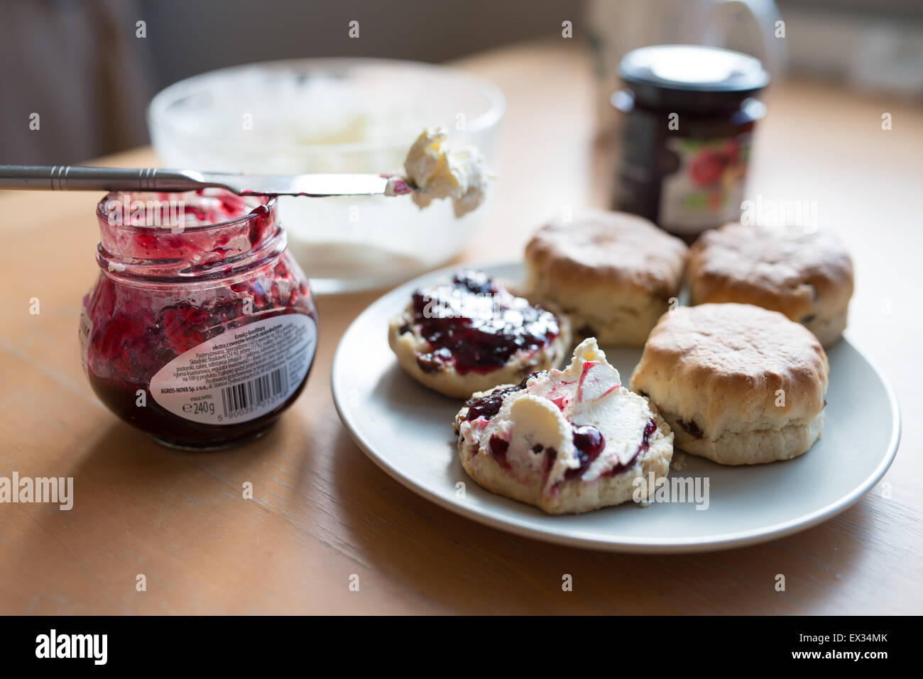 Light whipping cream hi-res stock photography and images - Alamy