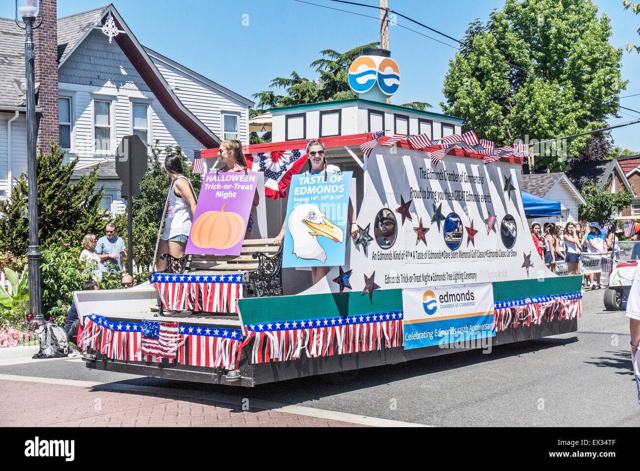 4th july parade flags cars hi-res stock photography and images - Alamy