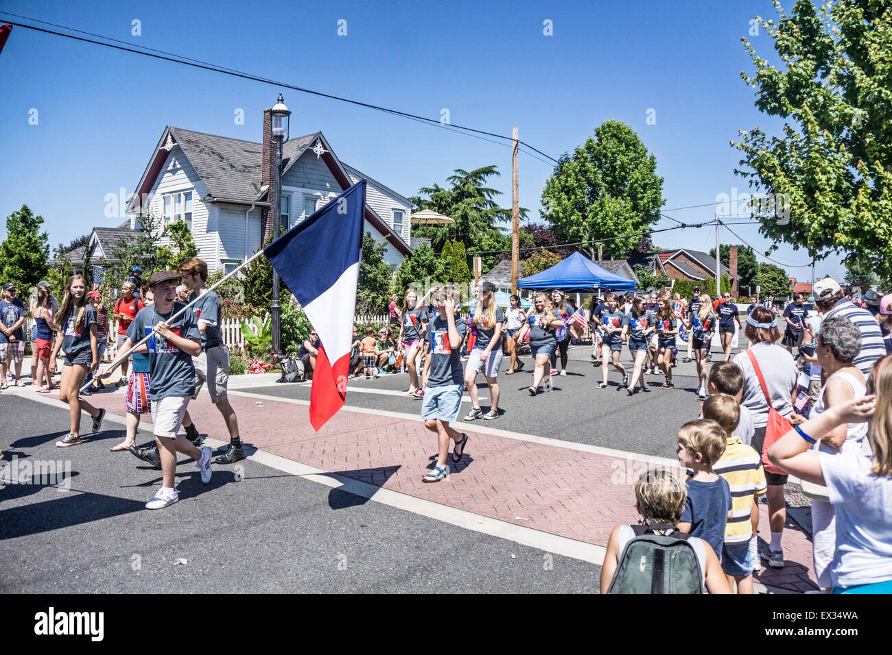 4th july parade flags cars hi-res stock photography and images - Alamy