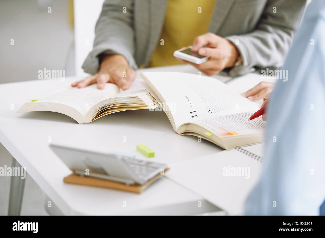 Cell phone school classroom hi-res stock photography and images - Alamy