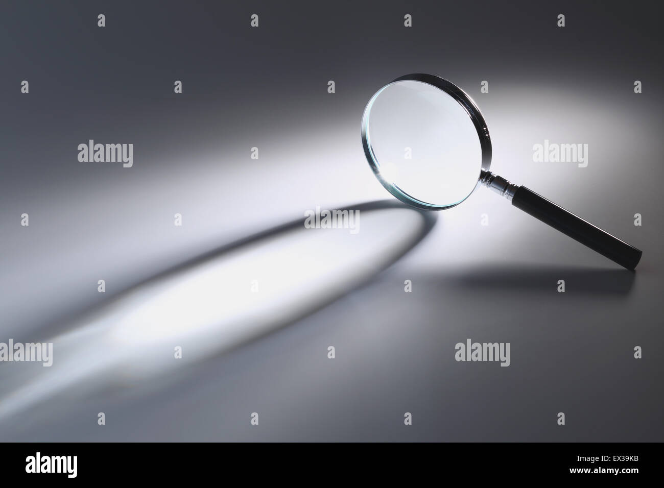 Magnifying glass silhouette hi-res stock photography and images - Alamy