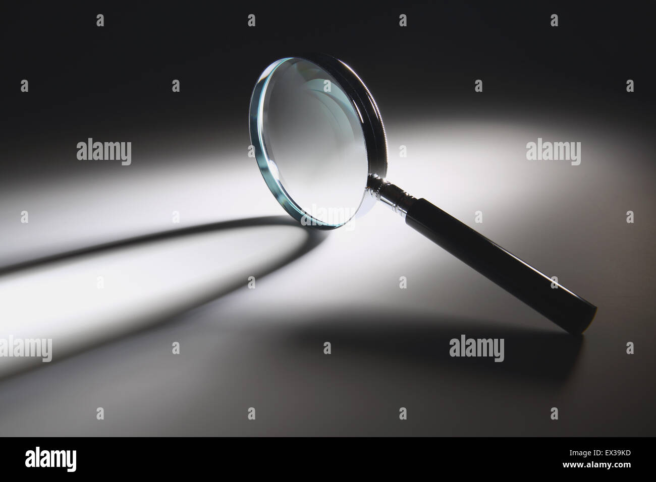 Magnifying glass silhouette hi-res stock photography and images - Alamy