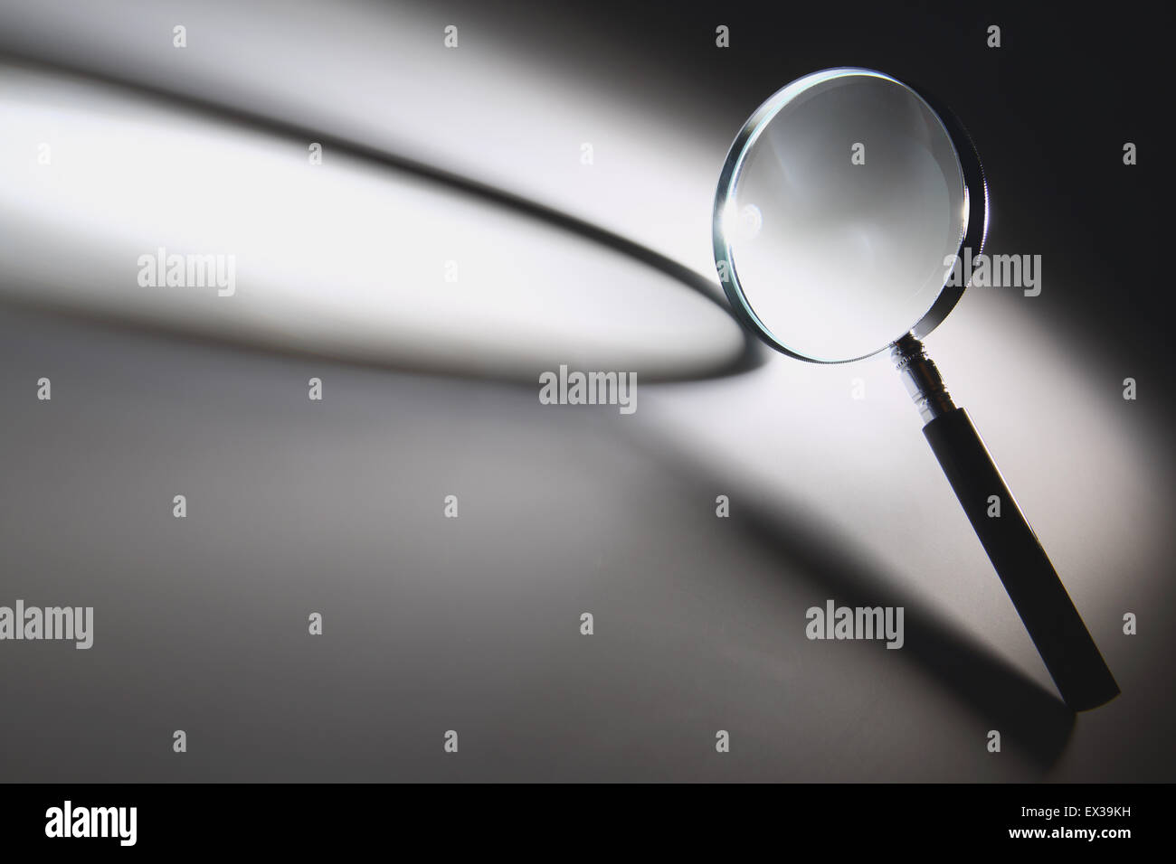 Magnifying glass silhouette hi-res stock photography and images - Alamy