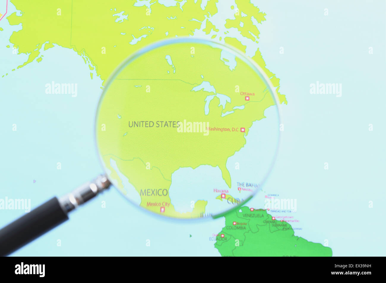 Magnifying glass map america hi-res stock photography and images - Alamy