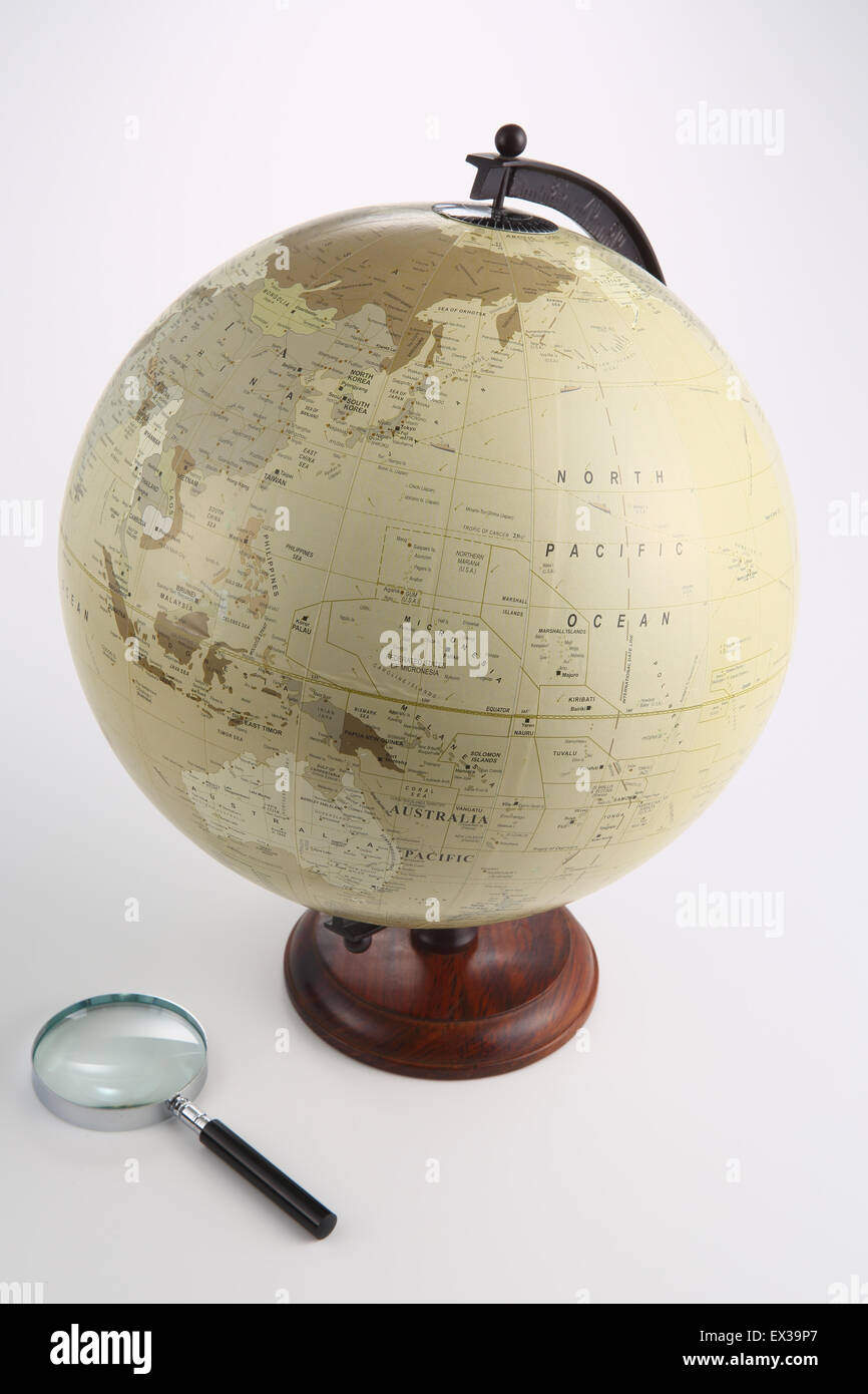 Magnifying glass globe hi-res stock photography and images - Alamy
