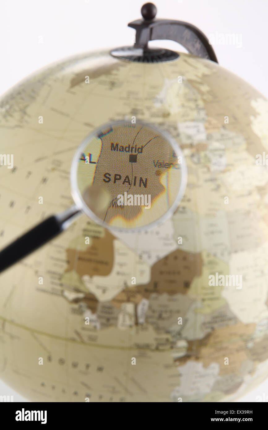 Magnifying glass globe hi-res stock photography and images - Alamy
