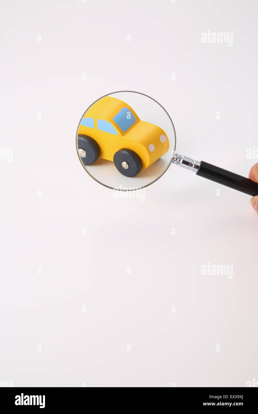 Magnifying glass and car hi-res stock photography and images - Alamy