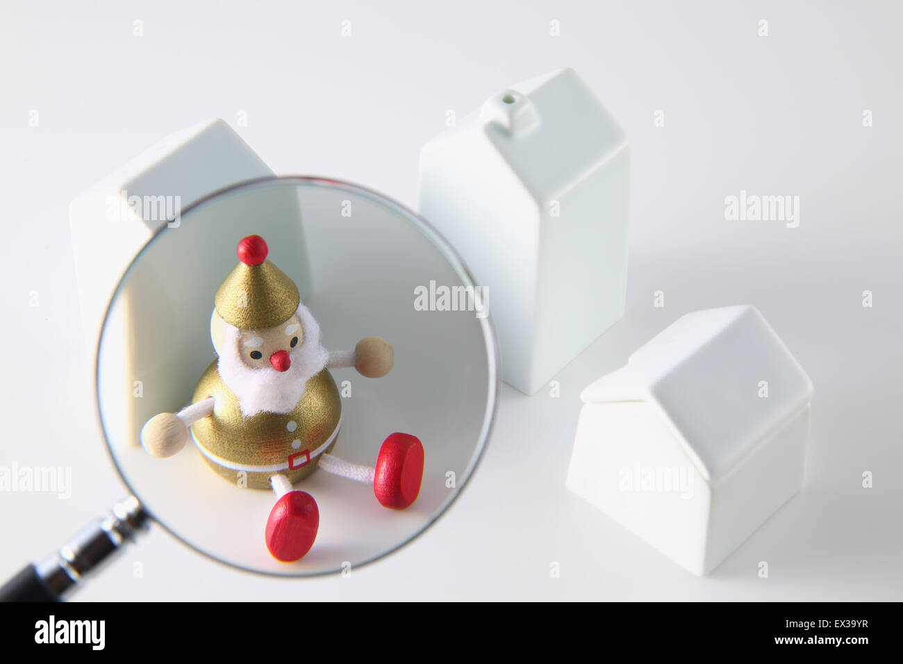 Santa claus magnifying glass hi-res stock photography and images - Alamy