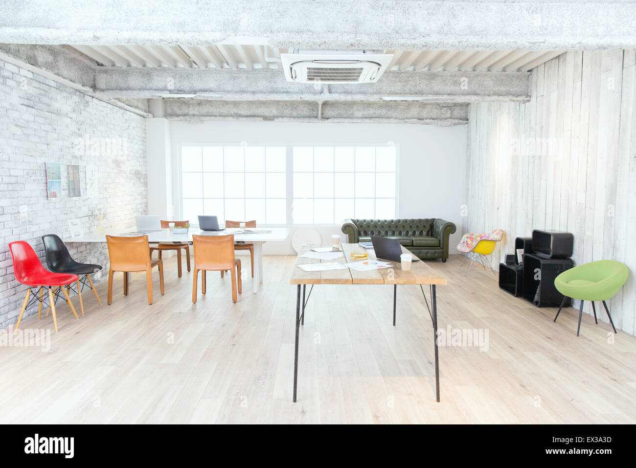 Share office interior Stock Photo - Alamy