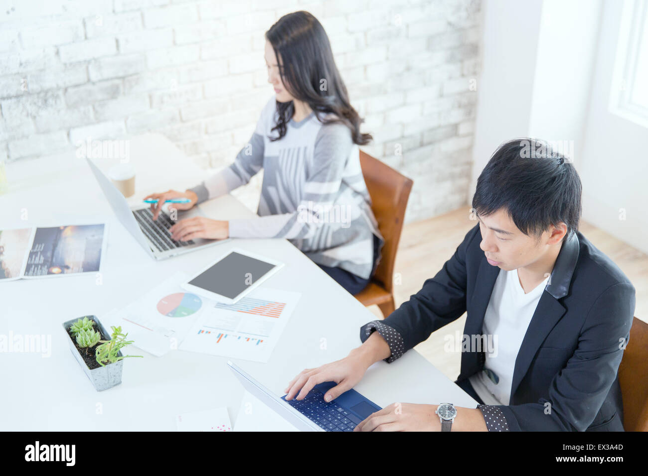 Japanese people working in modern office Stock Photo - Alamy