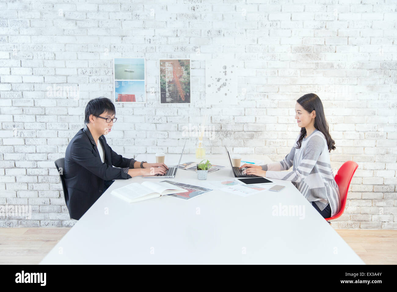 Japanese people working in modern office Stock Photo - Alamy
