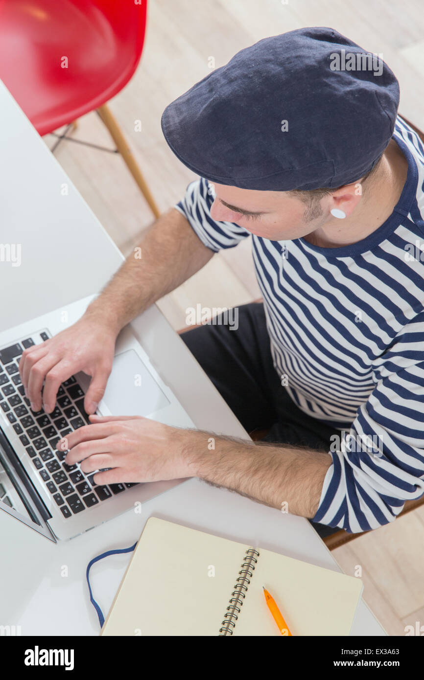 Man working in an office hi-res stock photography and images - Alamy