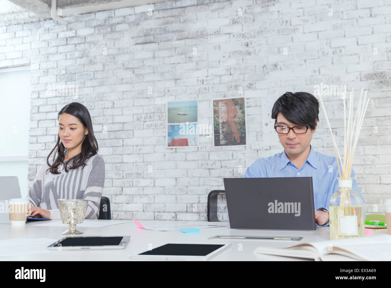 Japanese people working in modern office Stock Photo - Alamy