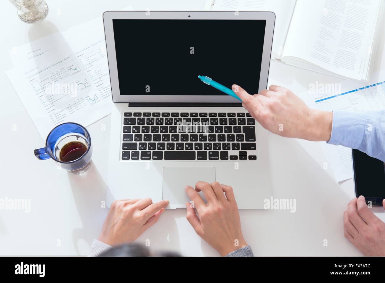 Japanese people working in modern office Stock Photo - Alamy