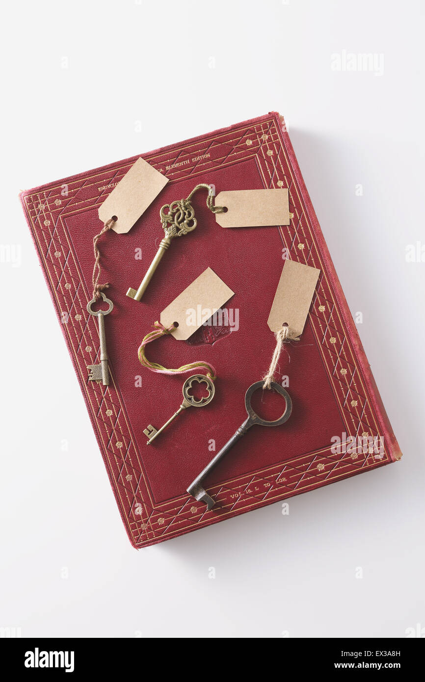 Vintage keys and book Stock Photo - Alamy