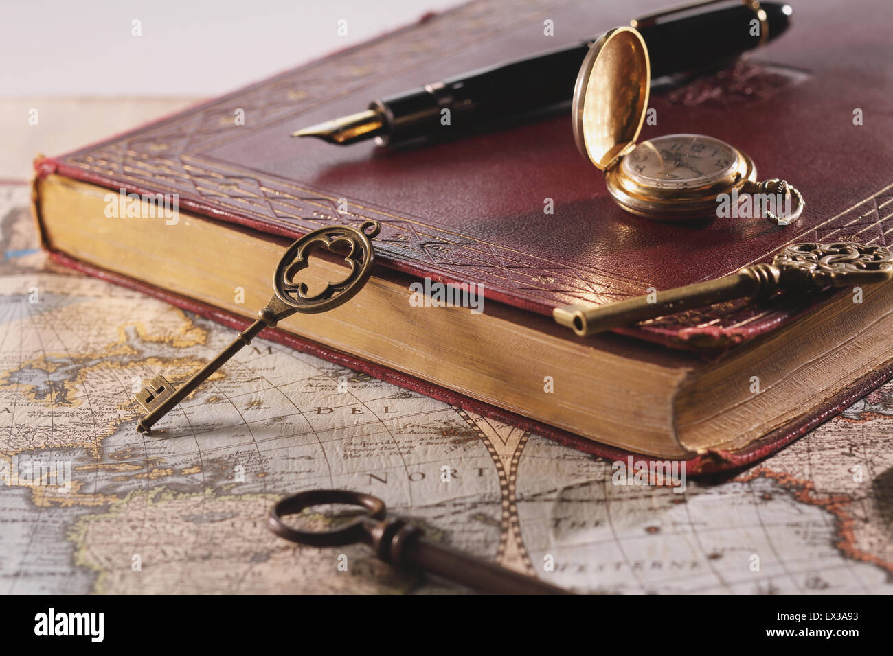 Vintage accessories hi-res stock photography and images - Alamy