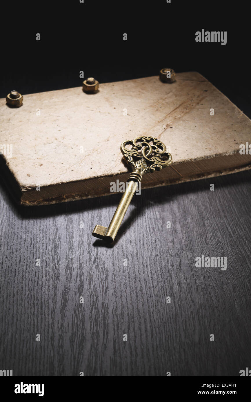 Vintage key and book Stock Photo - Alamy