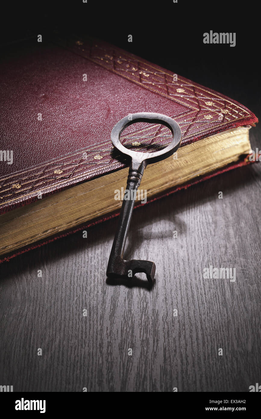 Vintage key and book Stock Photo - Alamy
