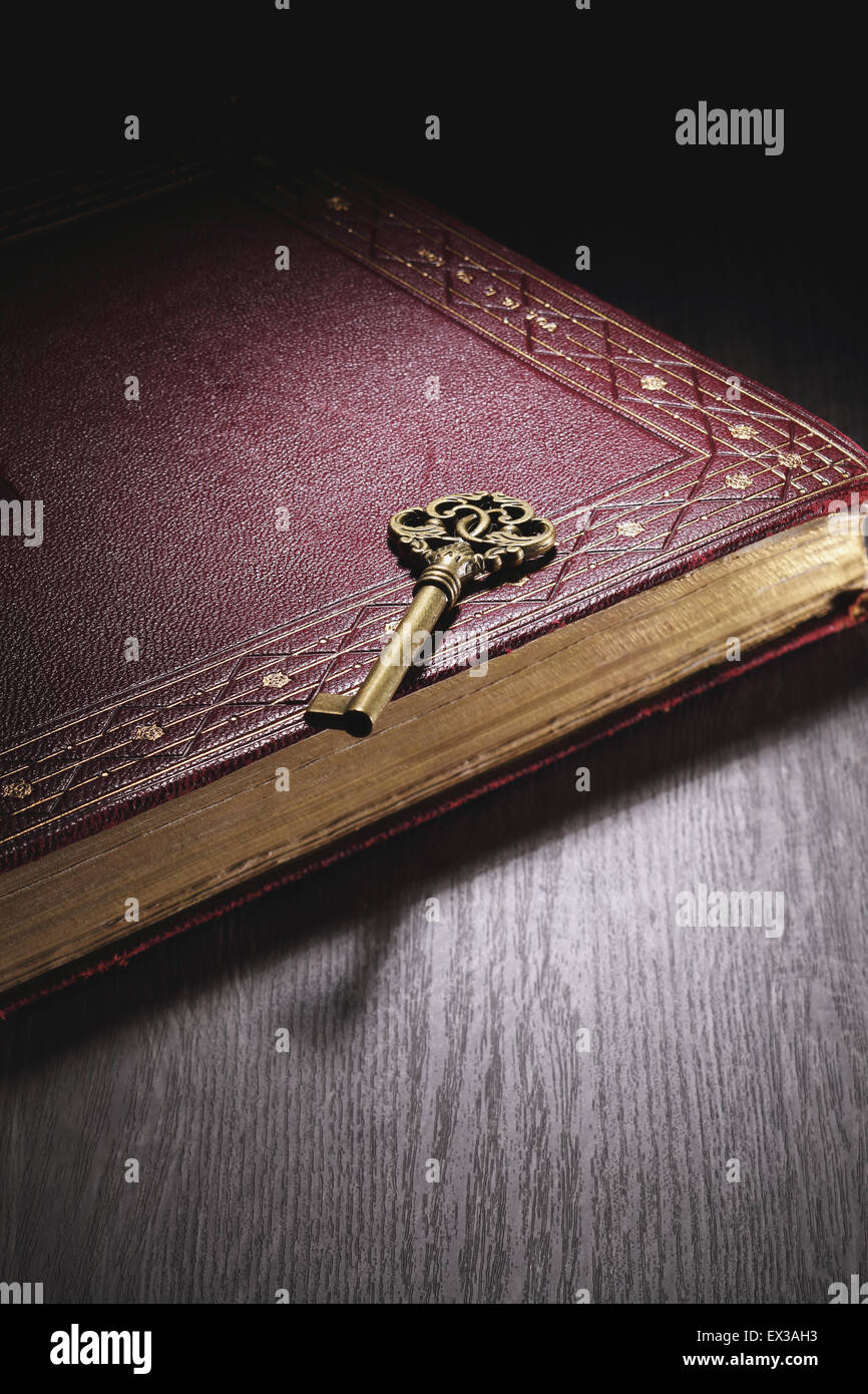 Vintage key and book Stock Photo - Alamy
