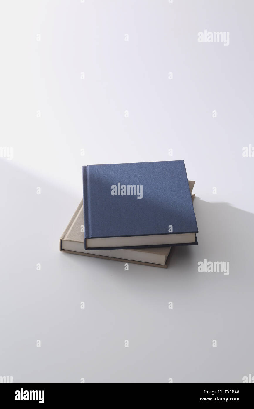 Books blue hi-res stock photography and images - Alamy