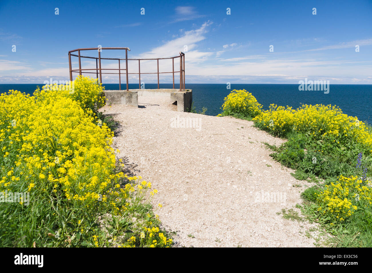 Seascape viewing platform on the edge of cliff Stock Photo - Alamy