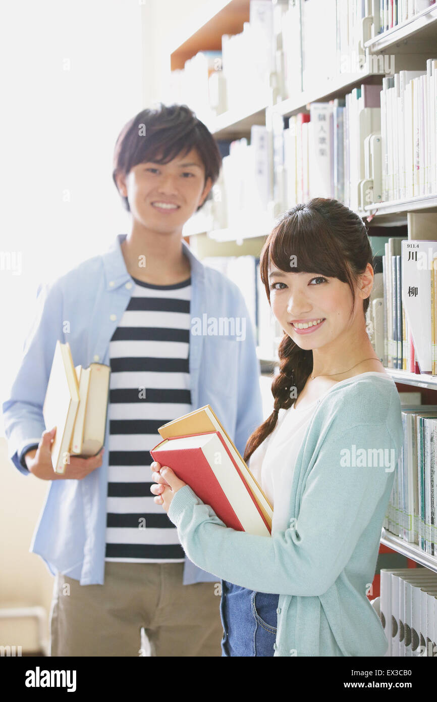 University students in the library Stock Photo - Alamy