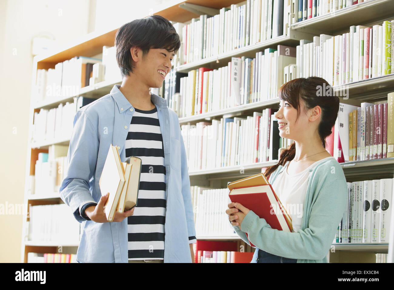 University students in the library Stock Photo - Alamy