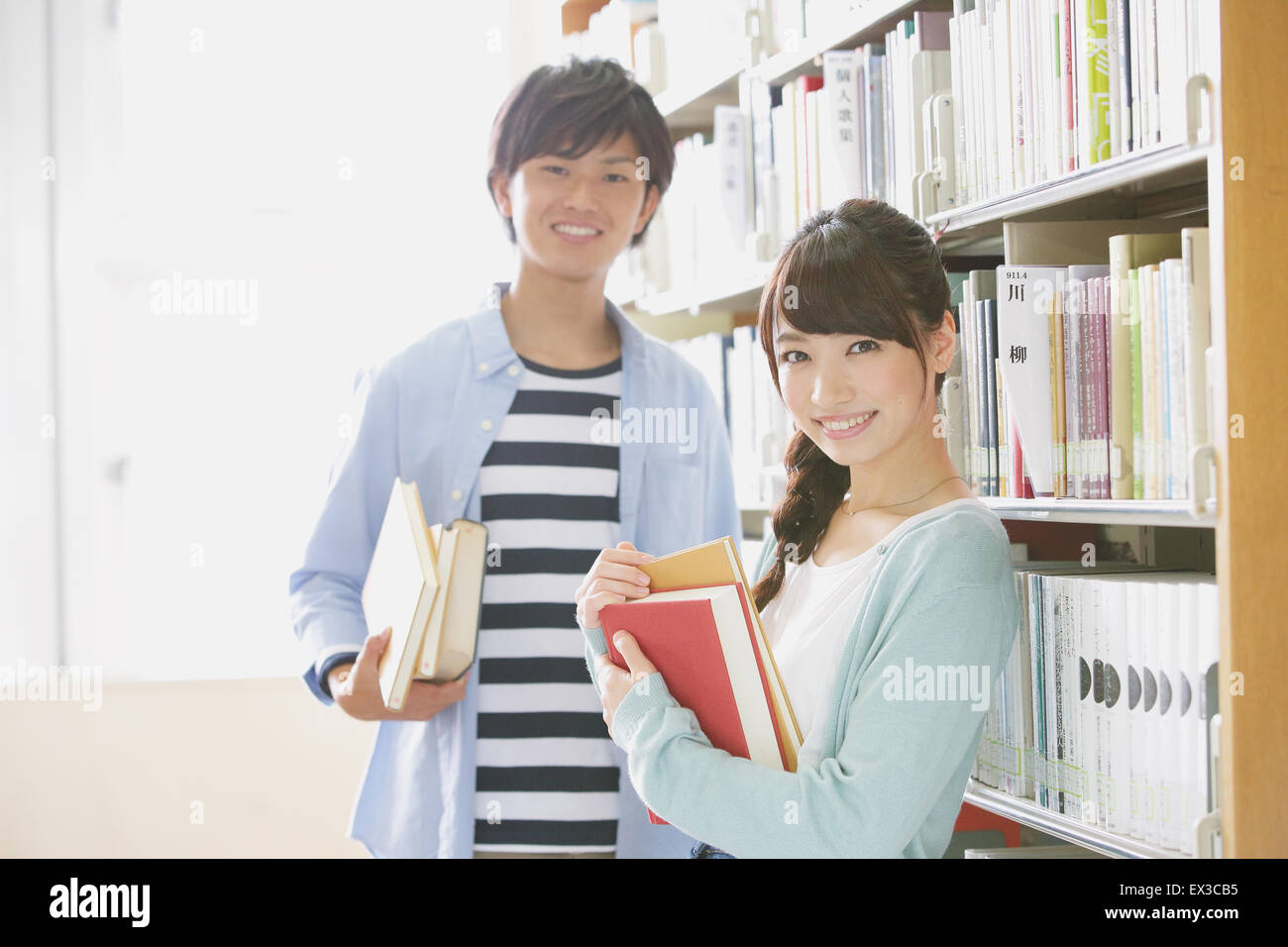 University students in the library Stock Photo - Alamy