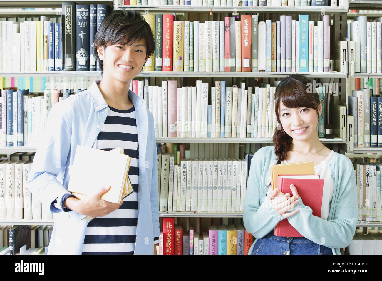 University students in the library Stock Photo - Alamy