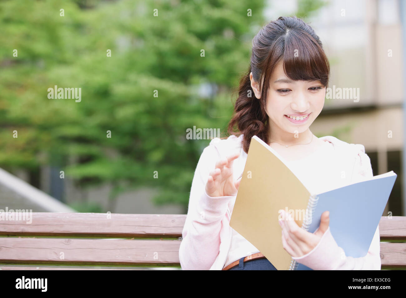 University student in the campus park Stock Photo - Alamy