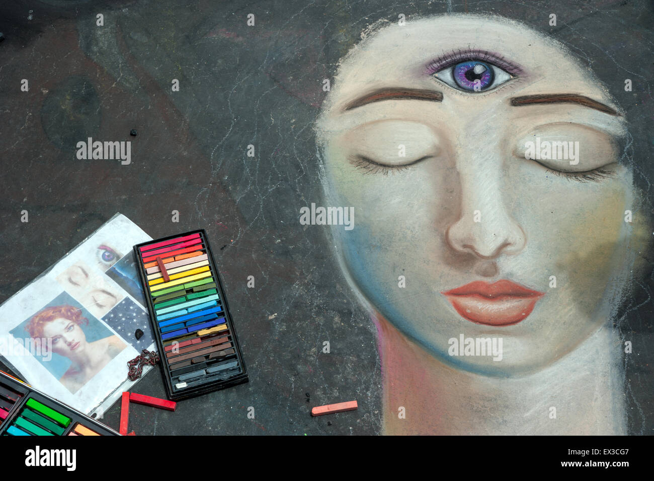 Unfinished portrait drawing hi-res stock photography and images - Alamy