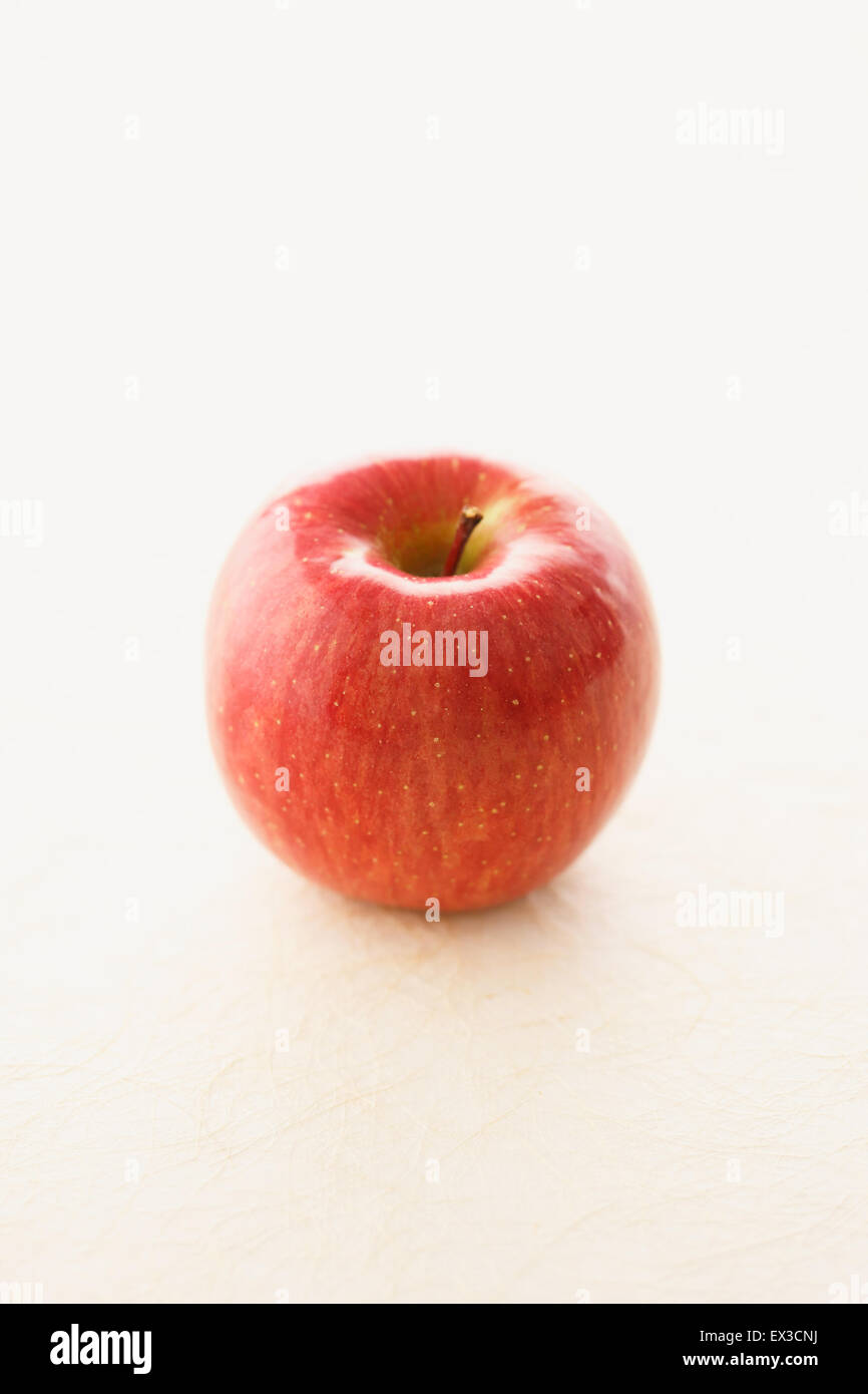 Apple cutout hi-res stock photography and images - Alamy