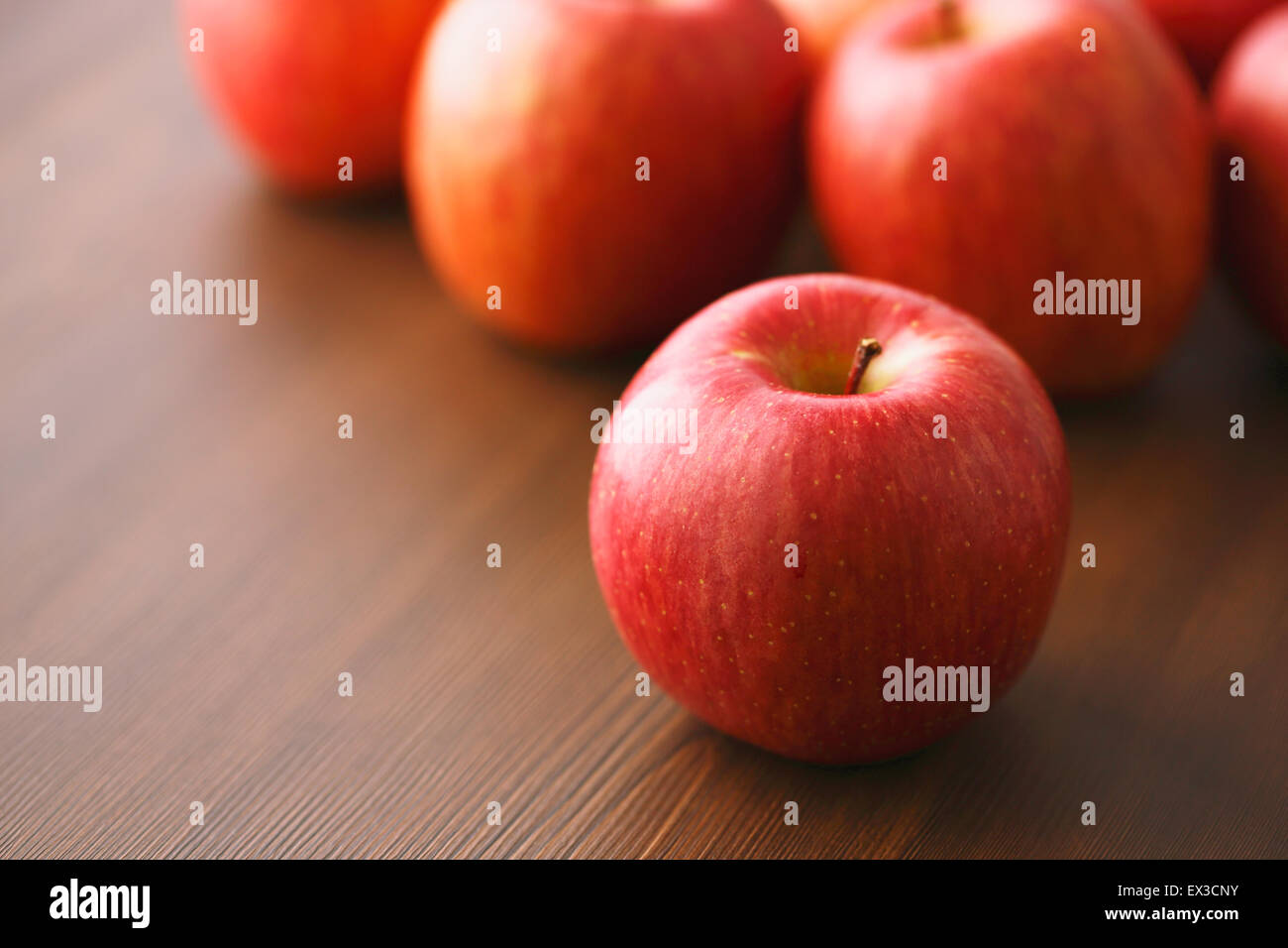 Red delicious apples close hi-res stock photography and images - Alamy