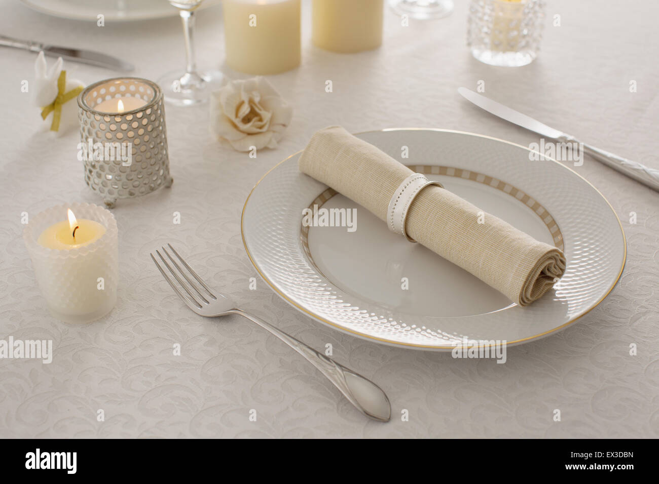 Clean table setting hi-res stock photography and images - Alamy