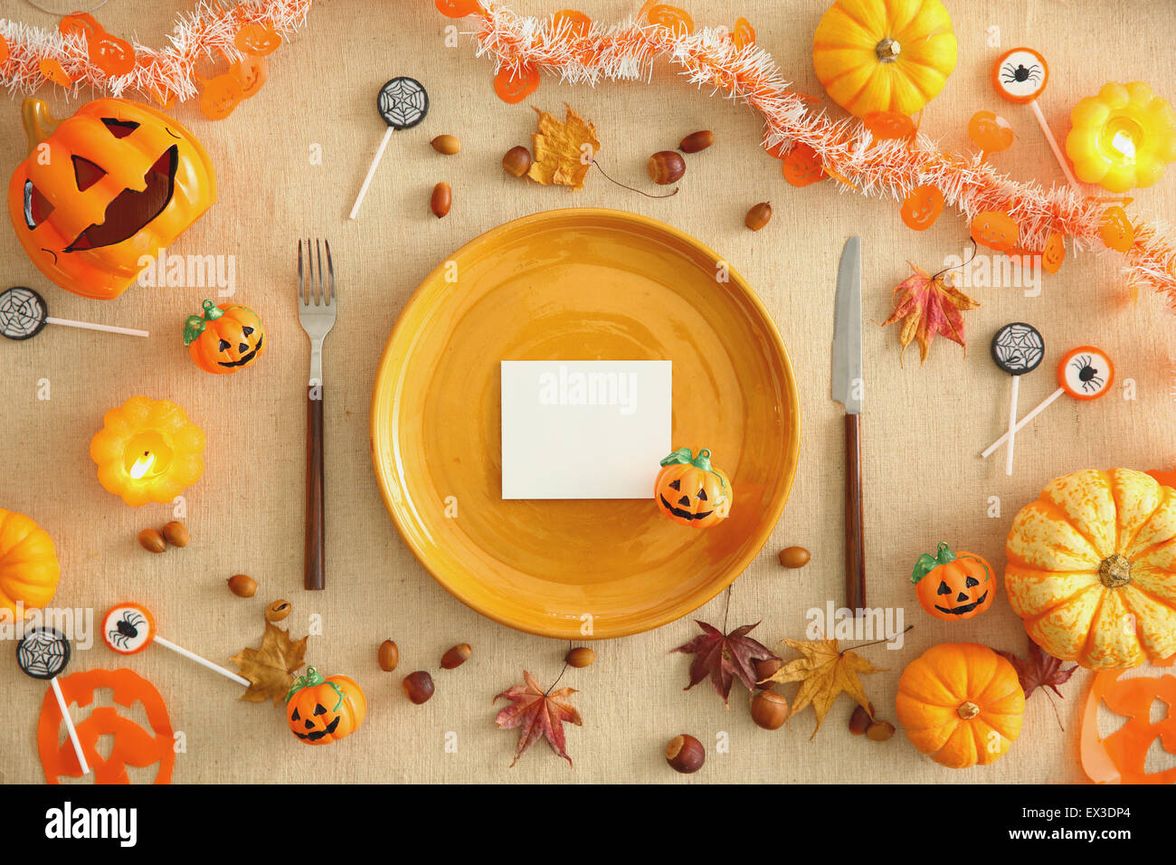 Autumn table setting card hi-res stock photography and images - Alamy