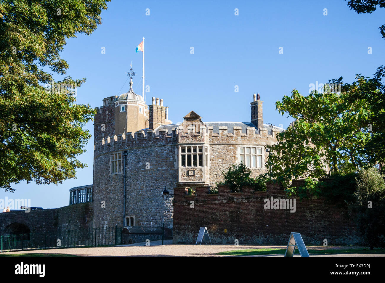 Tudor gatehouse hi-res stock photography and images - Alamy