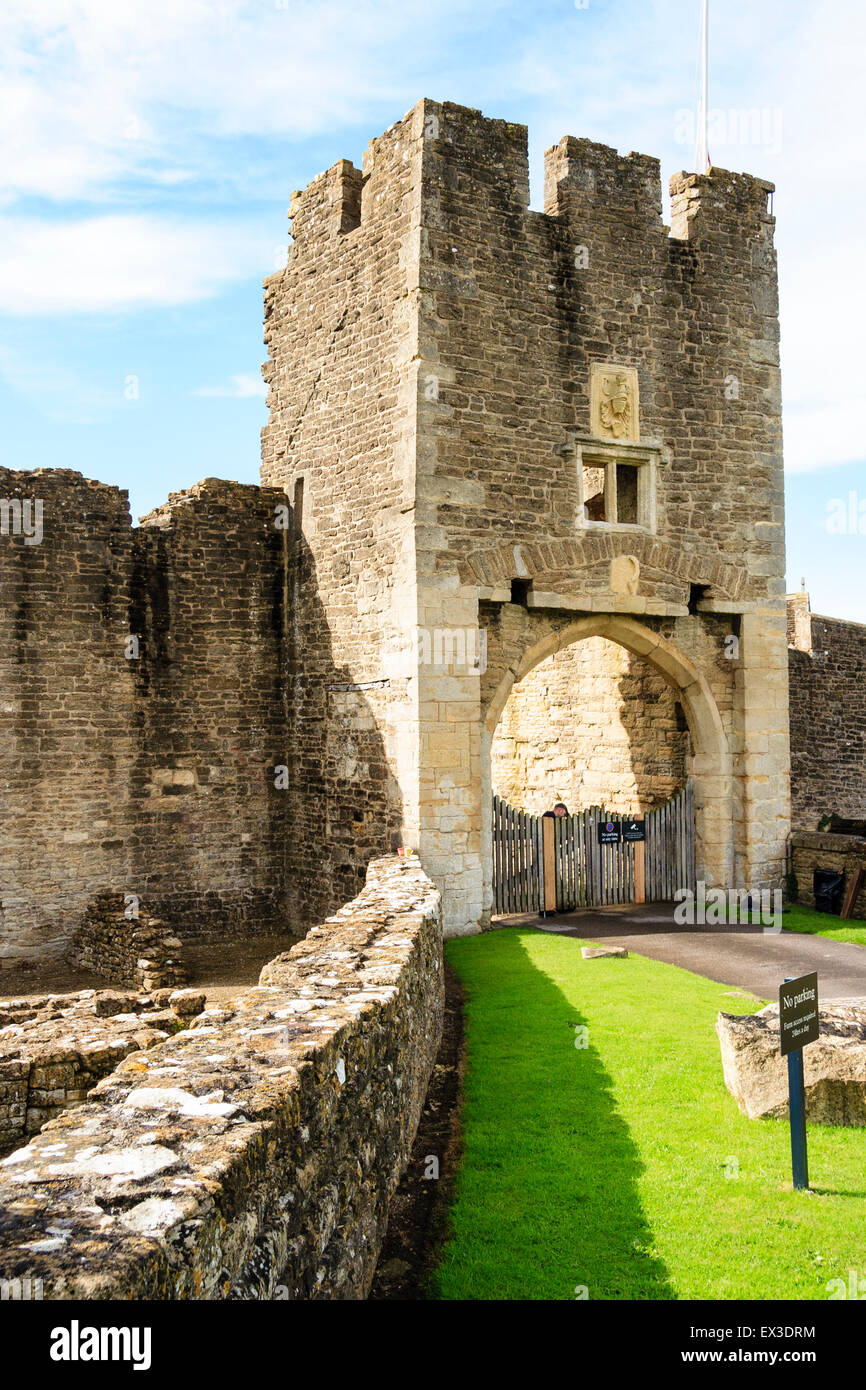 The ruins of Farleigh Hungerford castle. The 14th century East ...