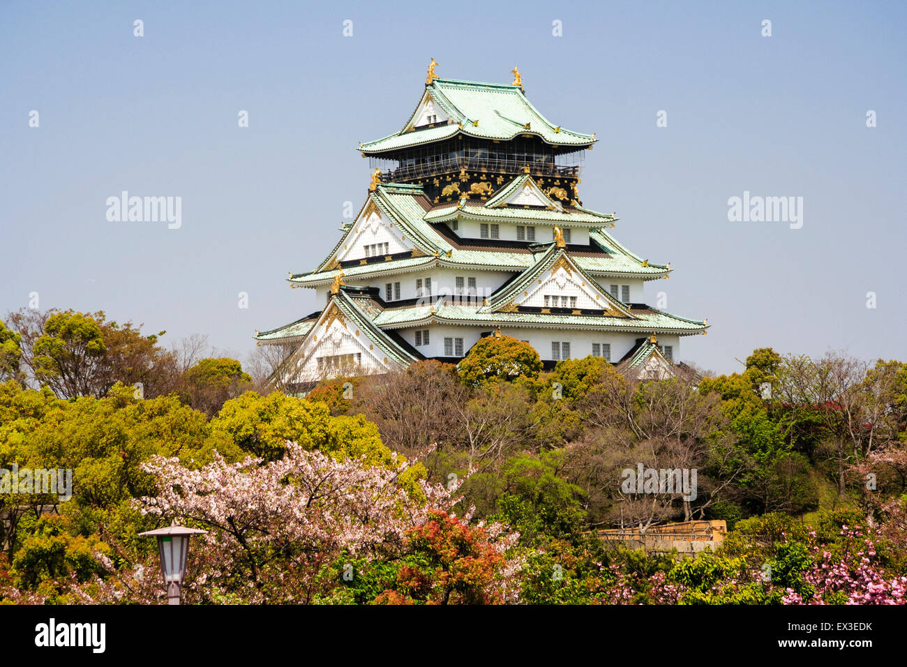 Distant shot of the landmark castle keep of Osaka castle in Japan ...