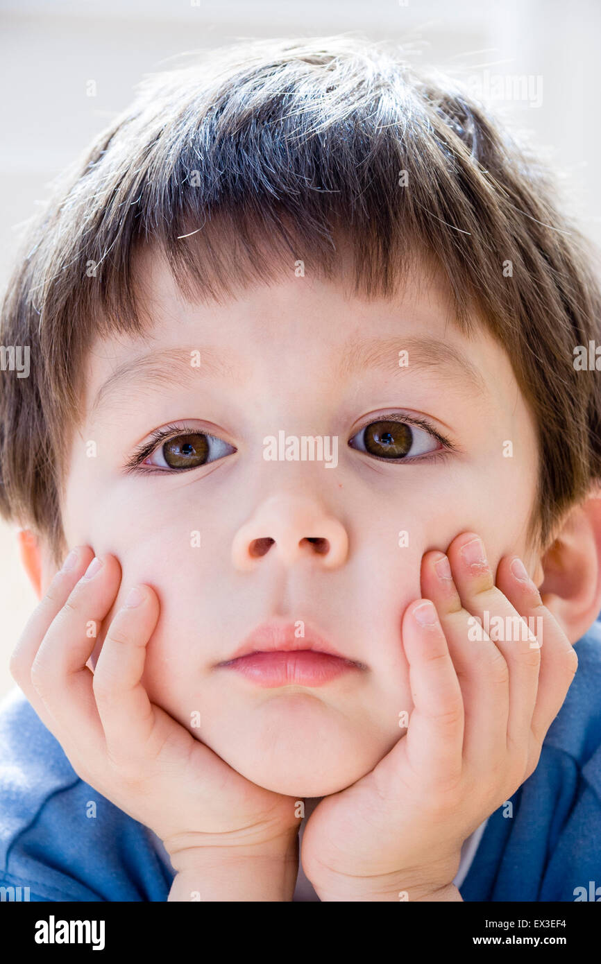 Hands cupping face hi-res stock photography and images - Alamy