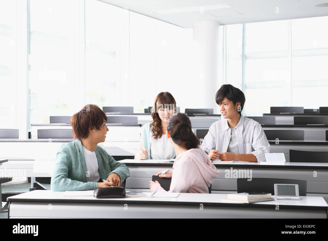 Student conversation group rear view hi-res stock photography and ...