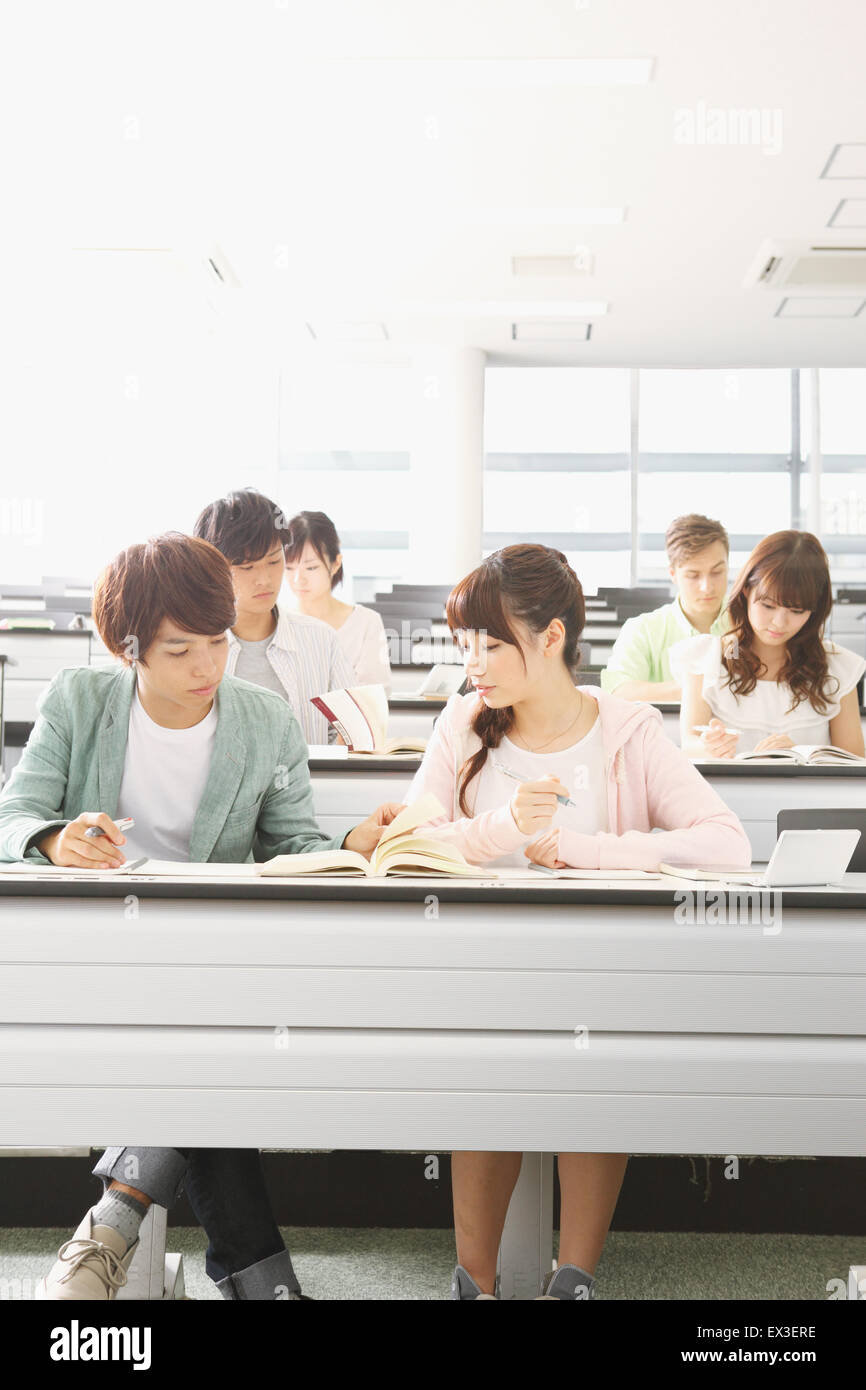 Student speaking in front class hi-res stock photography and images - Alamy