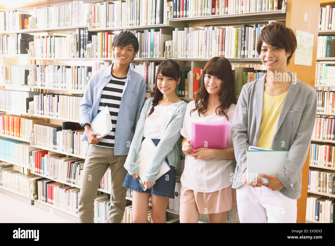 University students in the library Stock Photo - Alamy