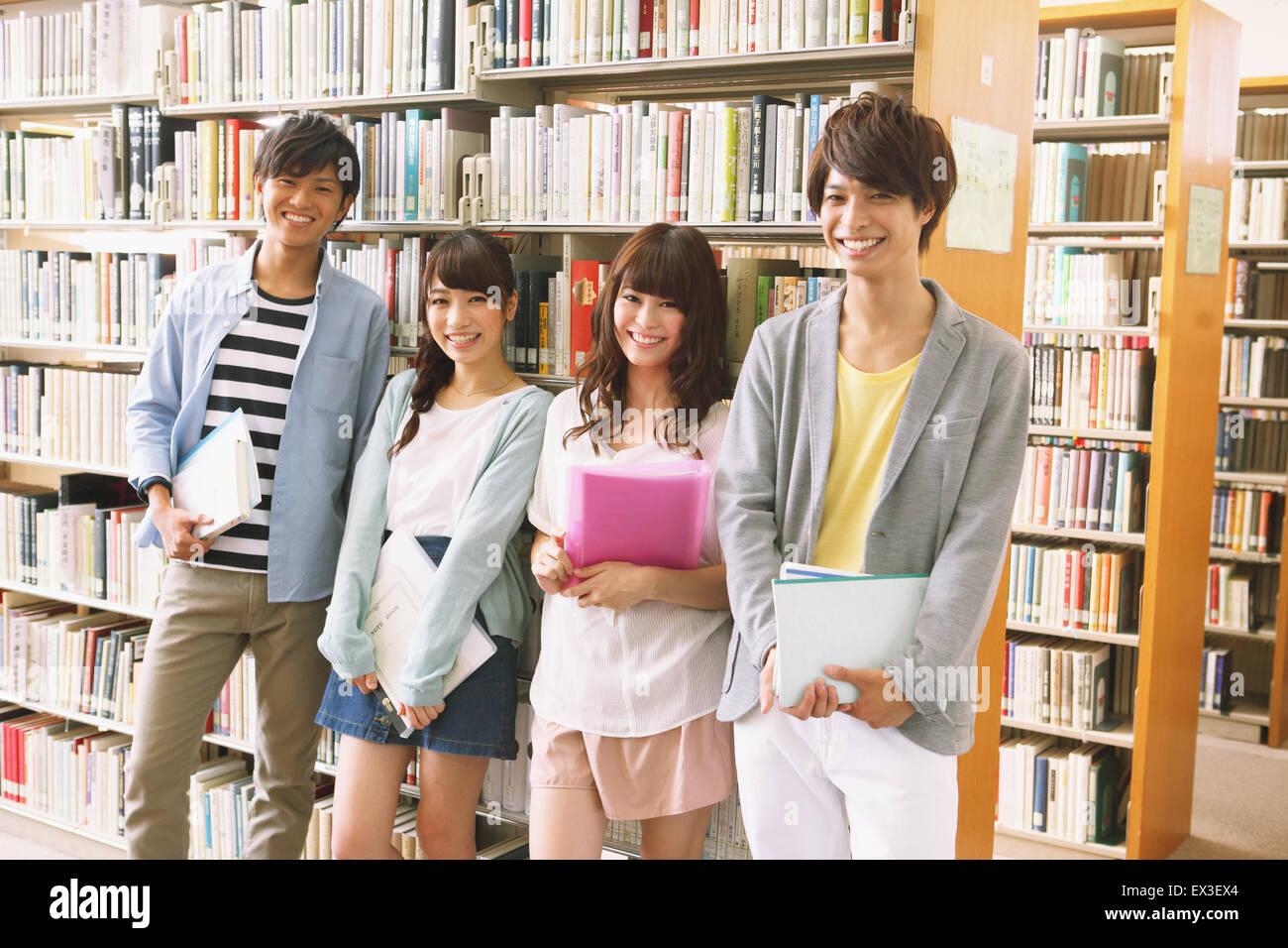 University students in the library Stock Photo - Alamy