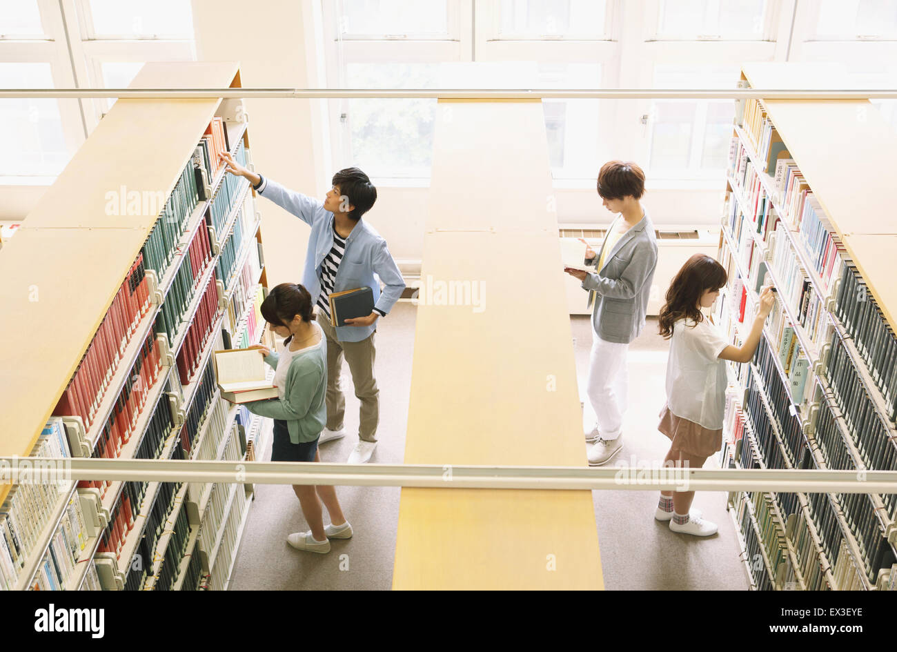 University students in the library Stock Photo - Alamy