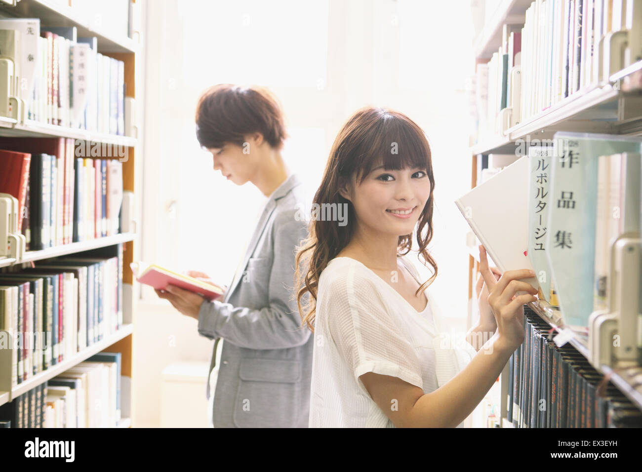 University students in the library Stock Photo - Alamy